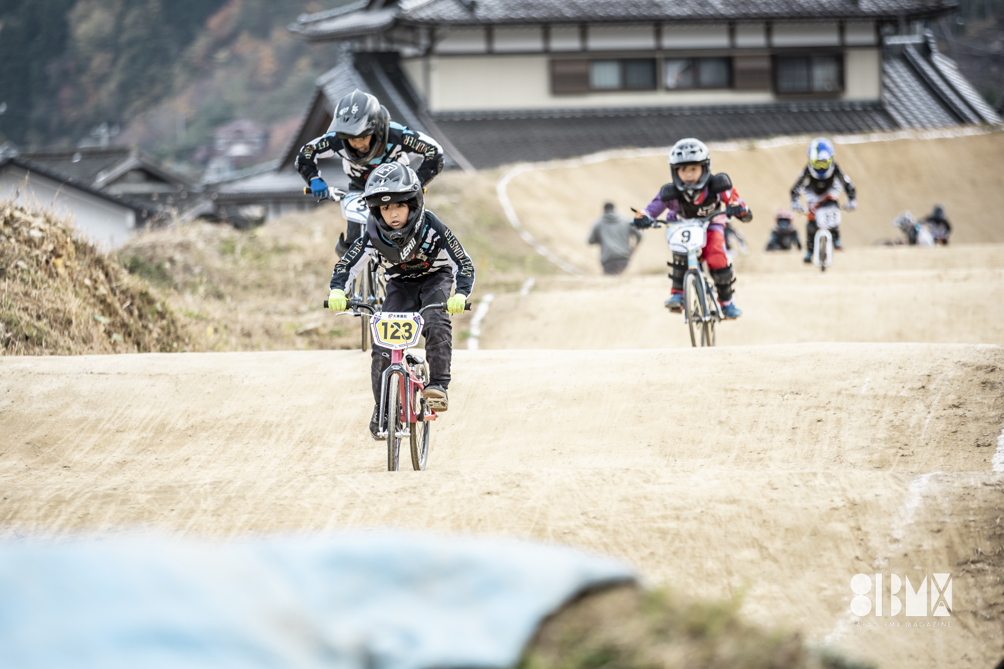ゆるくて激しいBMXレース「GOLD RUSH」潜入レポート｜岩手県 三陸BMXスタジアム | 81BMX