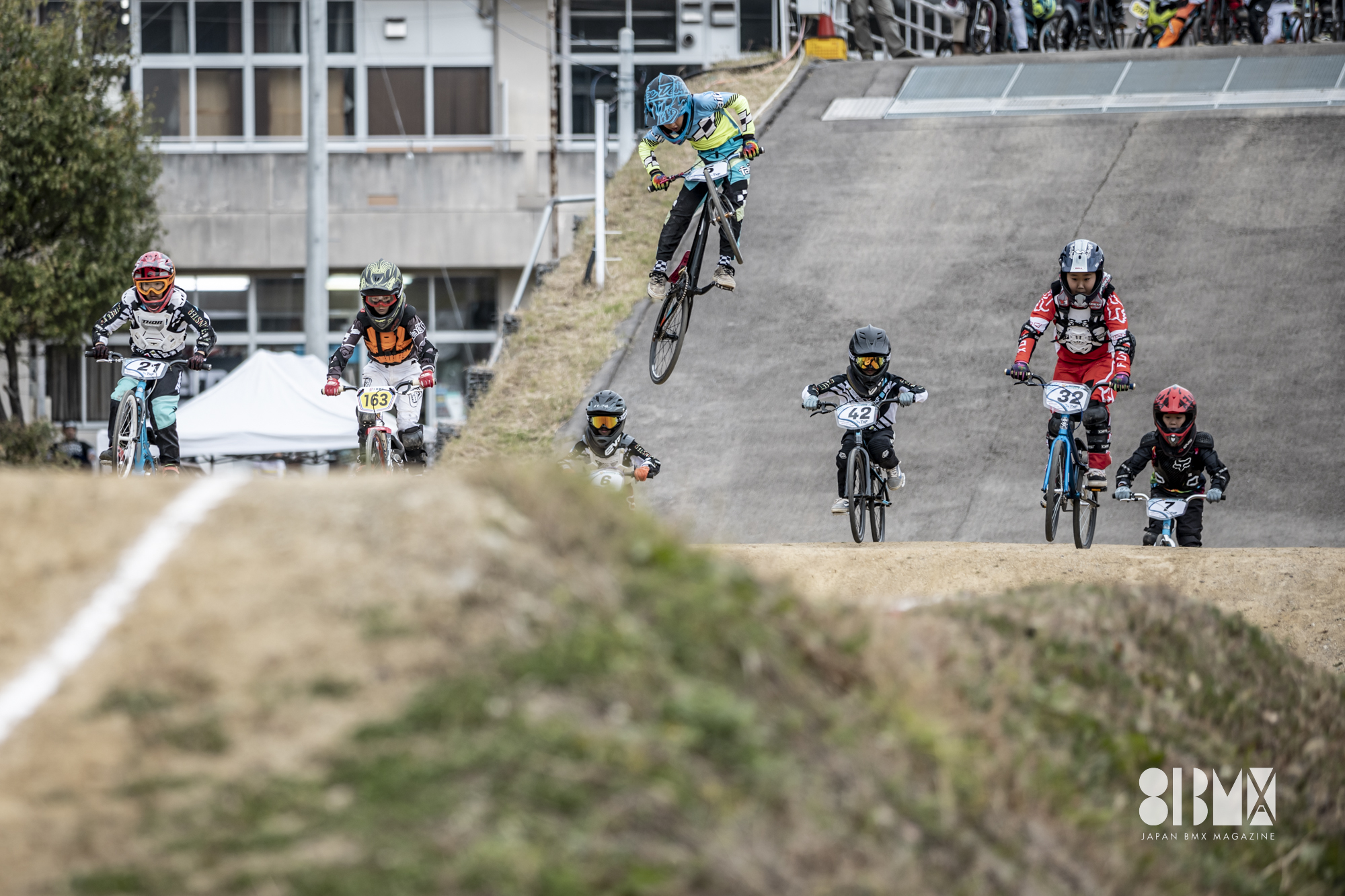 ゆるくて激しいBMXレース「GOLD RUSH」潜入レポート｜岩手県 三陸BMXスタジアム | 81BMX
