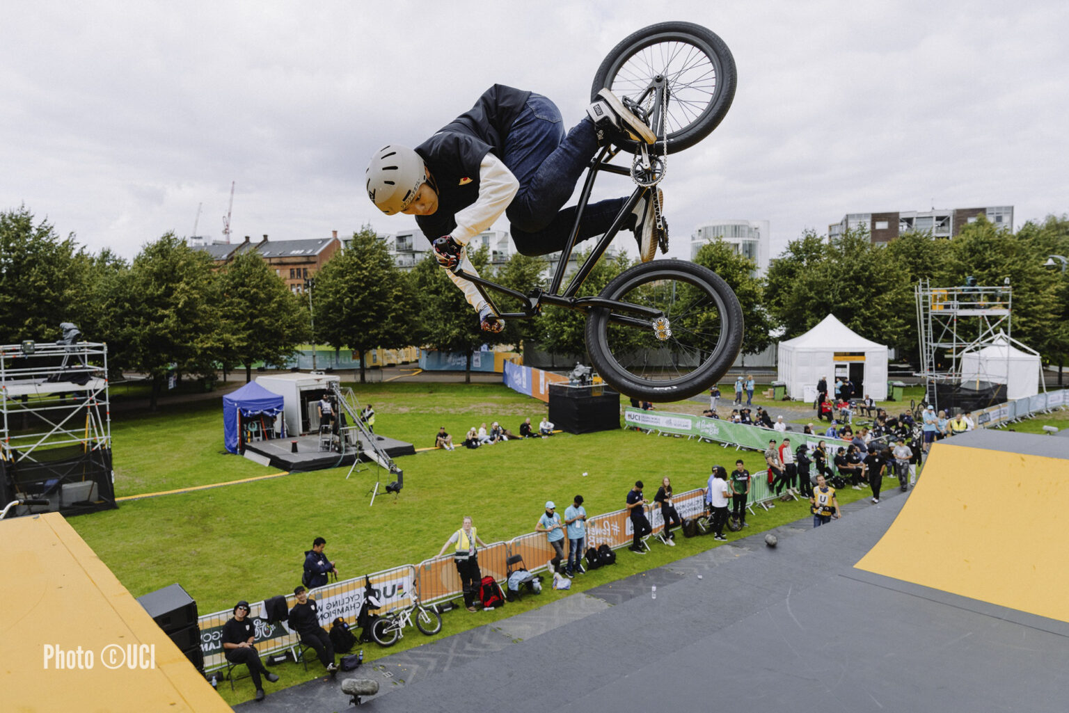 中村輪夢 雨にも負けず”ビューティフル”なニュートリックメイクで4位フィニッシュ BMX Freestyle Park Final | 2023 UCI CYCLING WORLD ...